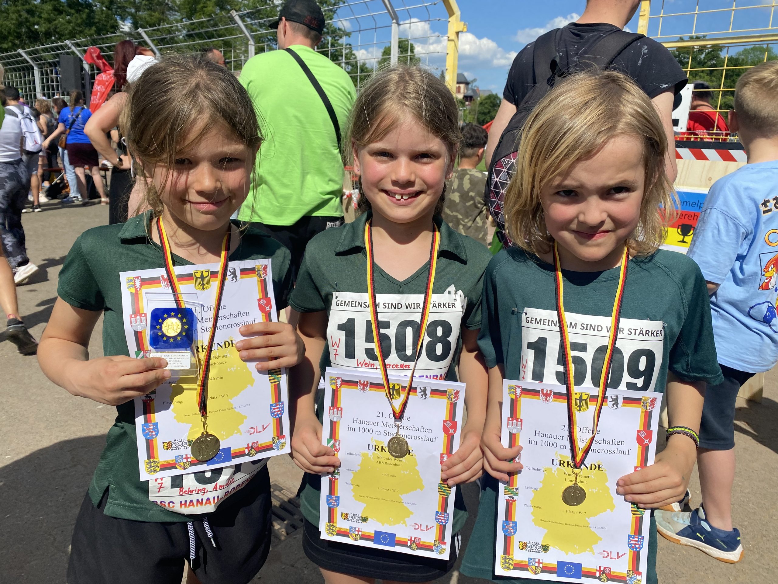 Club: Team des 1. Hanauer THC erhält Sonderpokal bei 21. Offenen ...